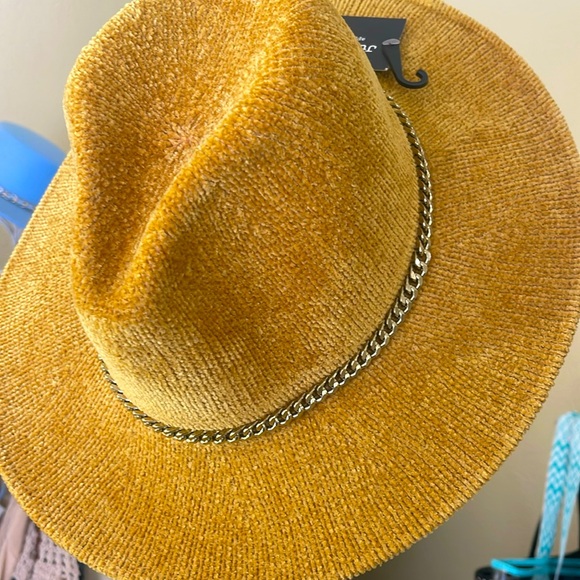 Justin & Taylor | Accessories | Hat | Poshmark